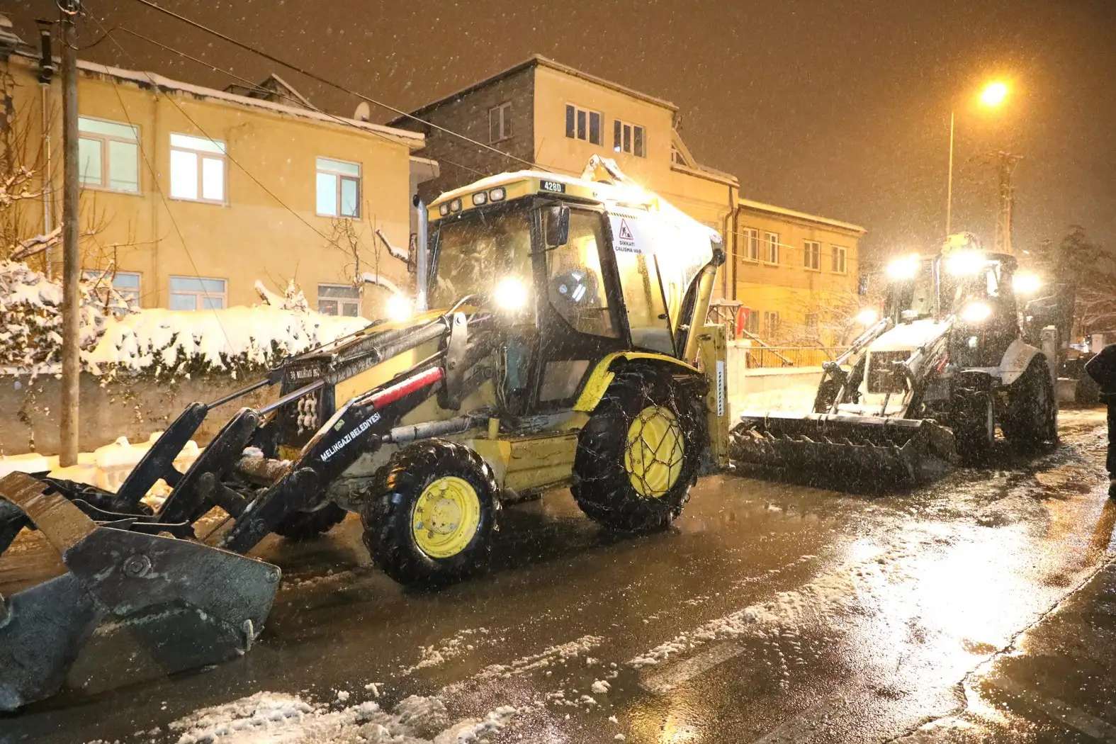 SNOW REMOVAL EFFORTS CONTINUE UNINTERRUPTED IN MELIKGAZI.